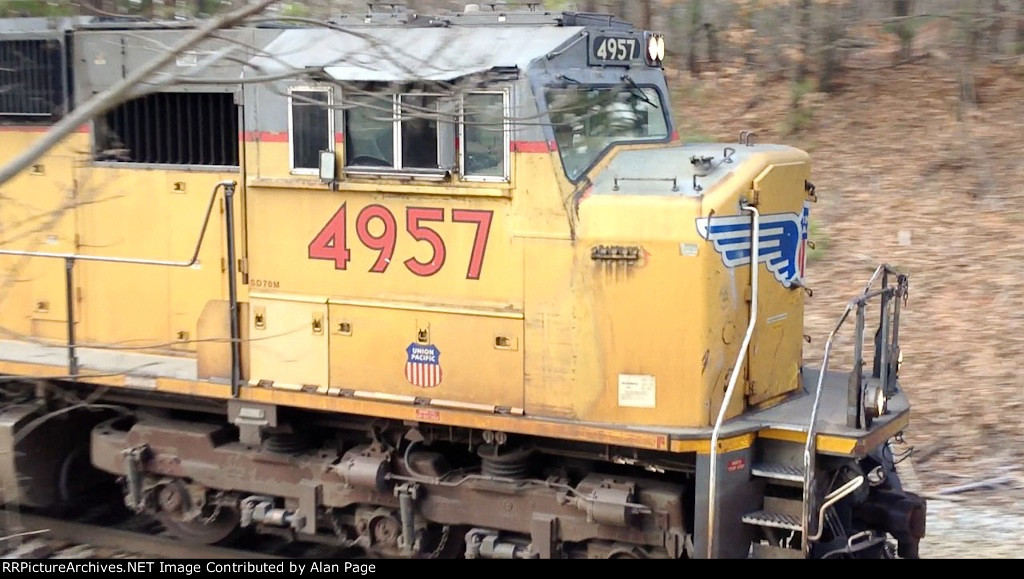 UP SD70M 4957 rolls toward the Mallory Rd overpass
